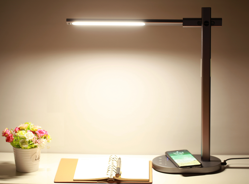 Lamp w/ Wireless Charging